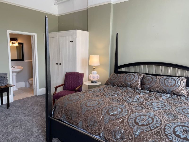 The Clinton Inn | Event Center | Coffeehouse & Café | Brunch | Lodging